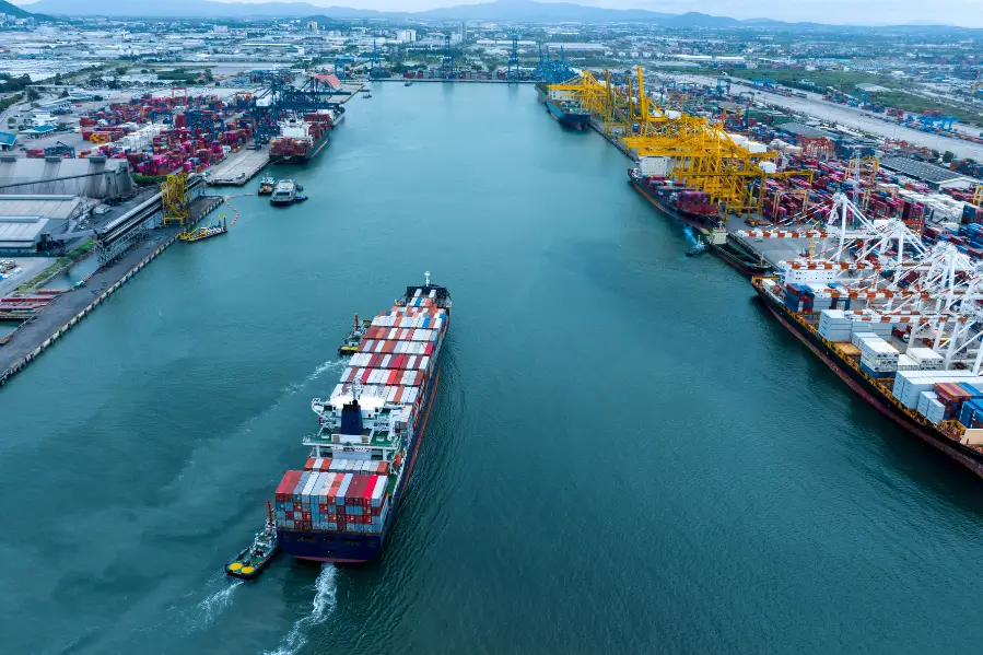 How Shipping Insurance Shields Your Goods - TEU Global